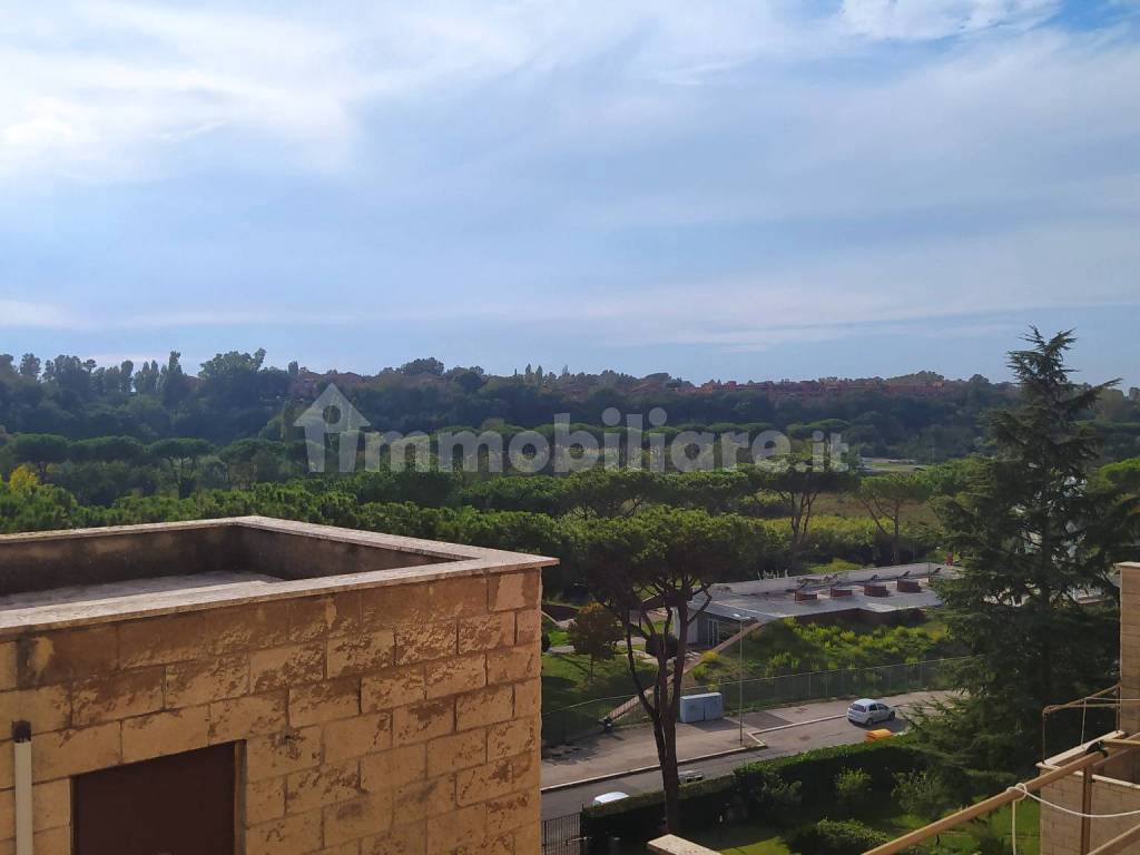 Vendita Appartamento Roma. Trilocale in via Guido da Verona. Buono ...