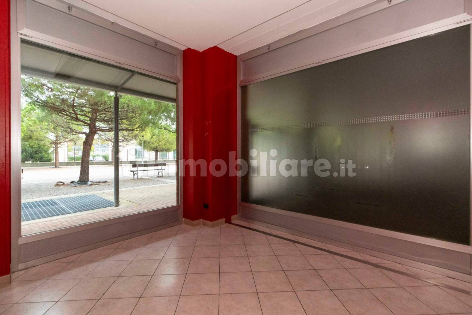 Locale commerciale in Vendita