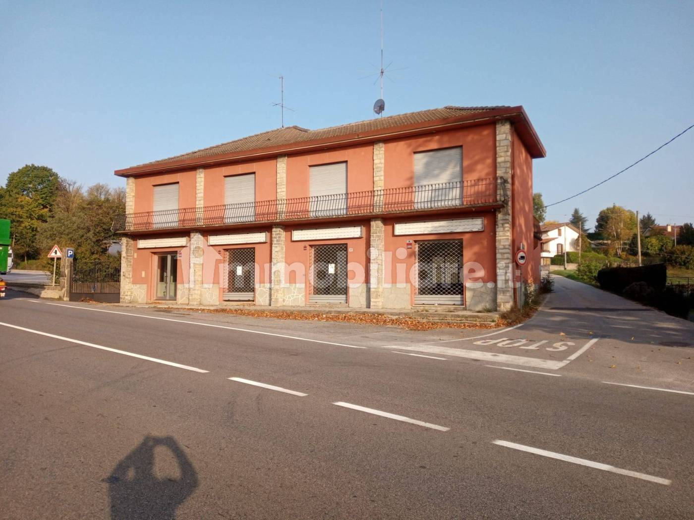 Locale commerciale in Vendita