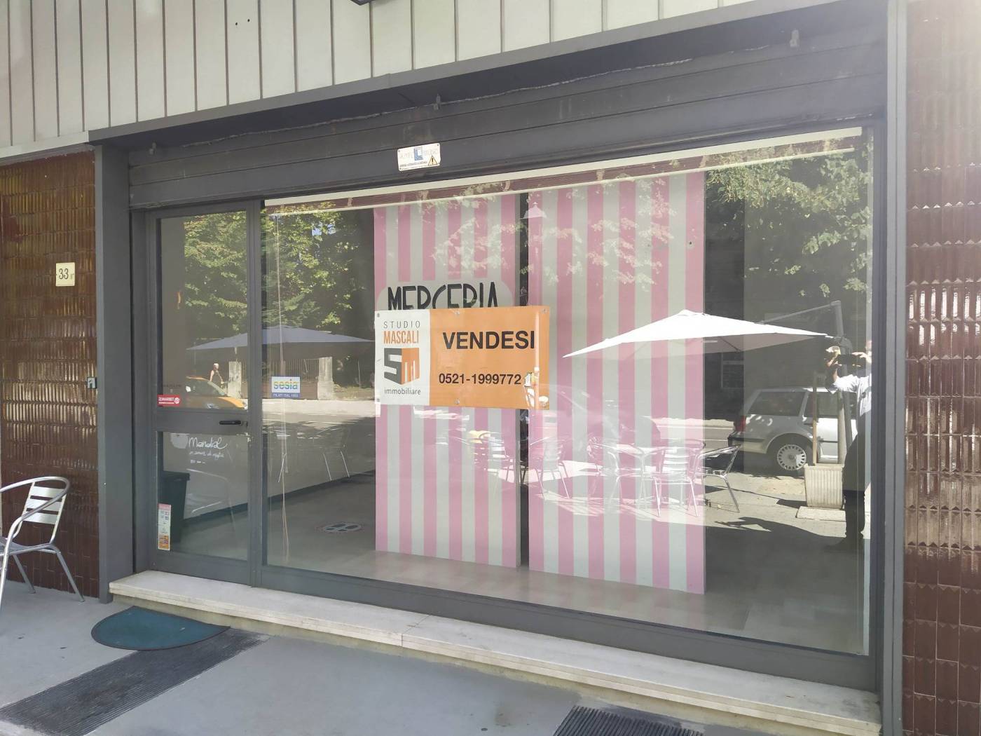 Locale commerciale in Vendita