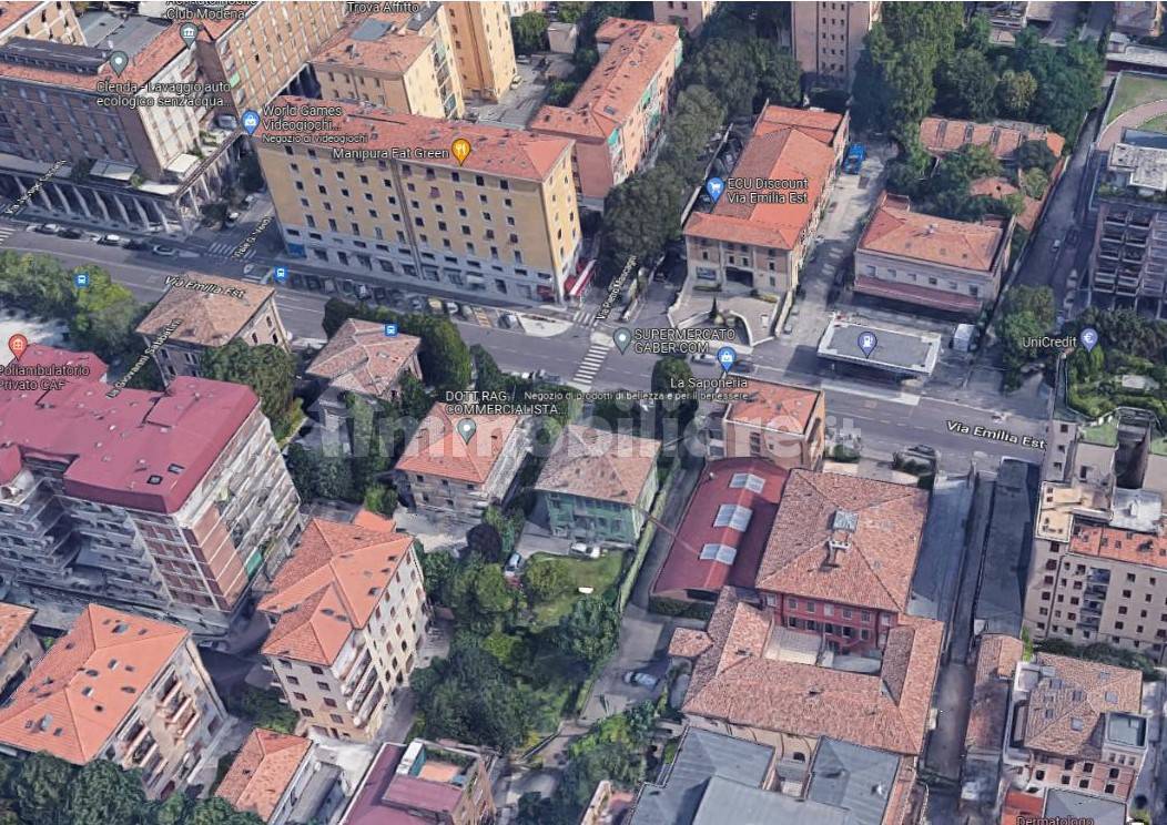 Locale commerciale in Vendita