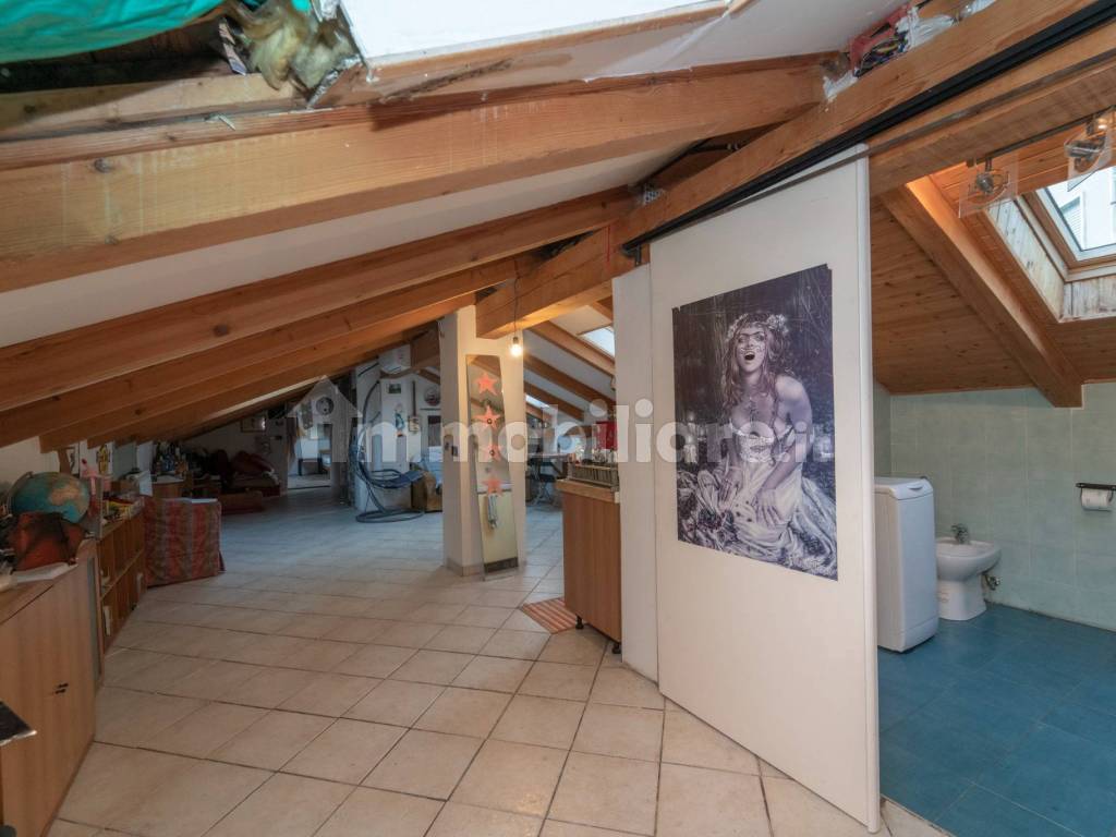 Vendita Mansarda in via Errico Petrella 19 Torino. Buono stato, rif. 98966038