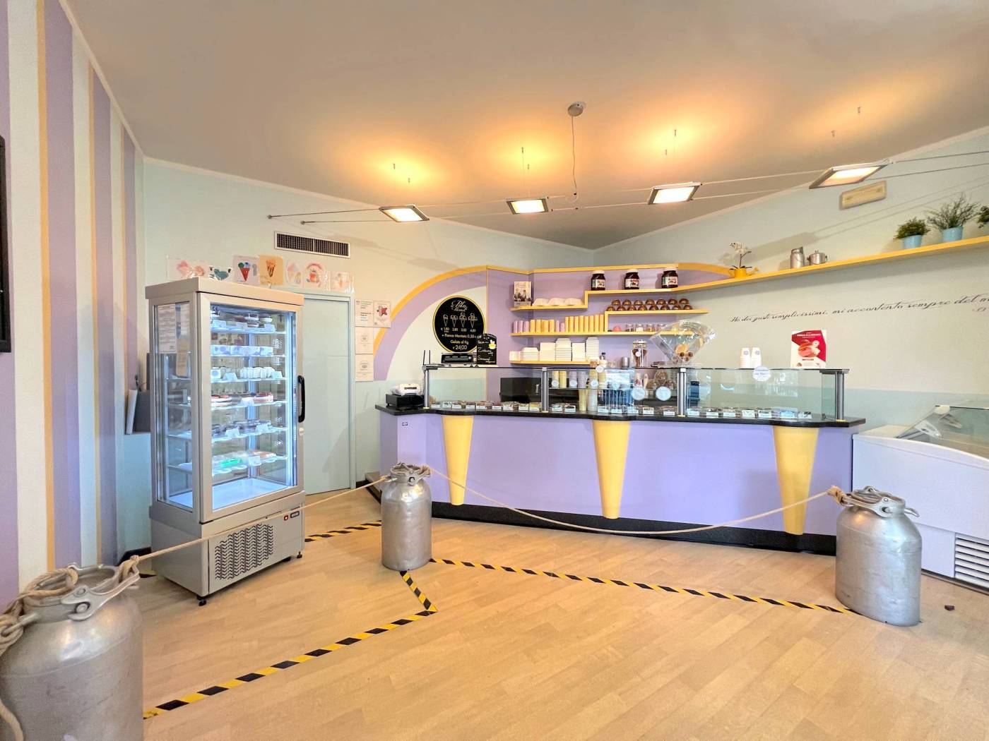 Gelateria con laboratorio in Vendita