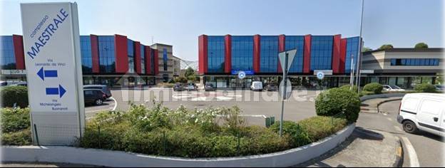 Locale commerciale in Vendita