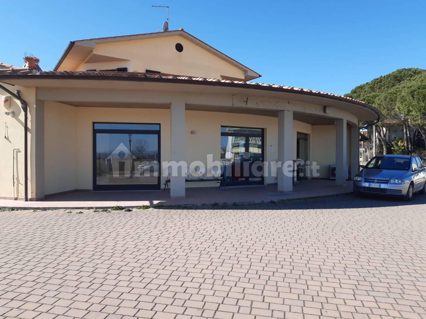 Locale commerciale in Vendita