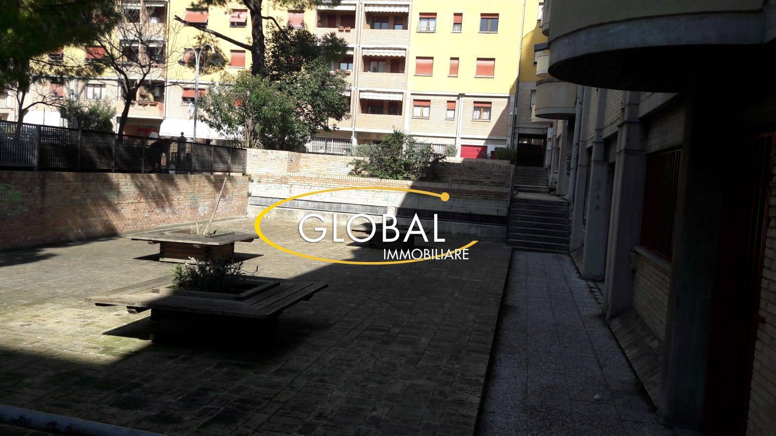 Locale commerciale in Vendita