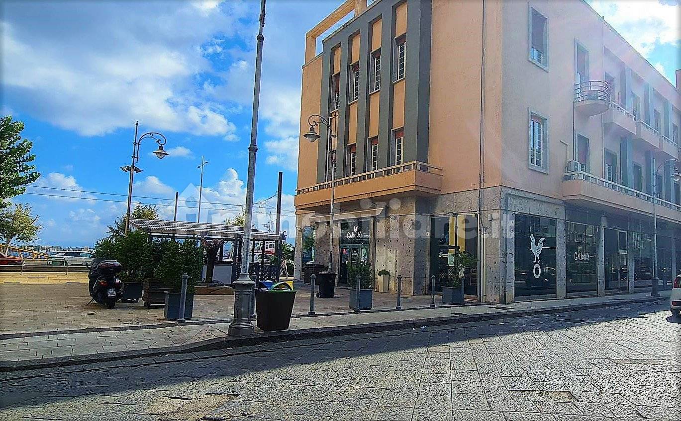 Locale commerciale in Vendita