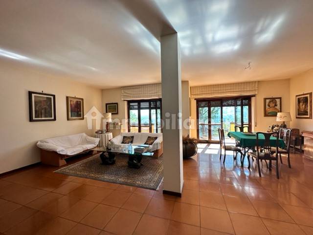 Vendita Villa bifamiliare in via Mario Dodaro 9 Mendicino. Buono stato ...