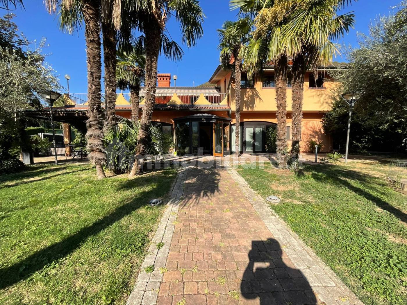 Locale commerciale in Vendita