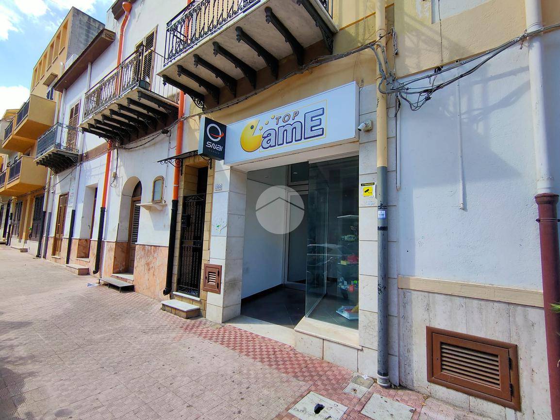 Locale commerciale in Vendita