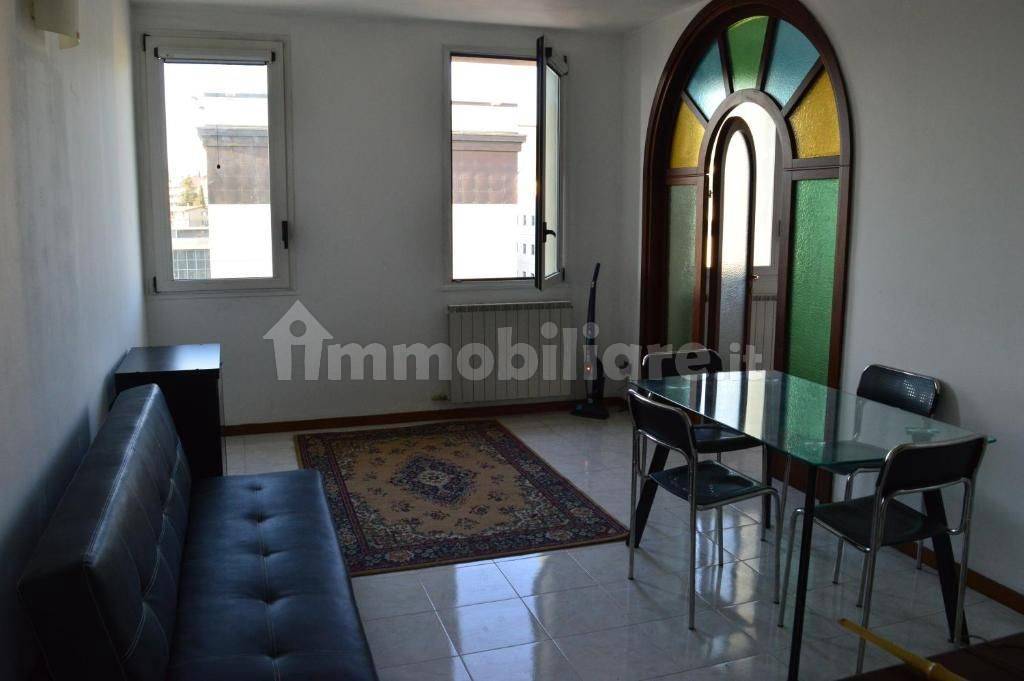 Bilocale via Mario Angeloni, Semicentro - Stazione, Perugia