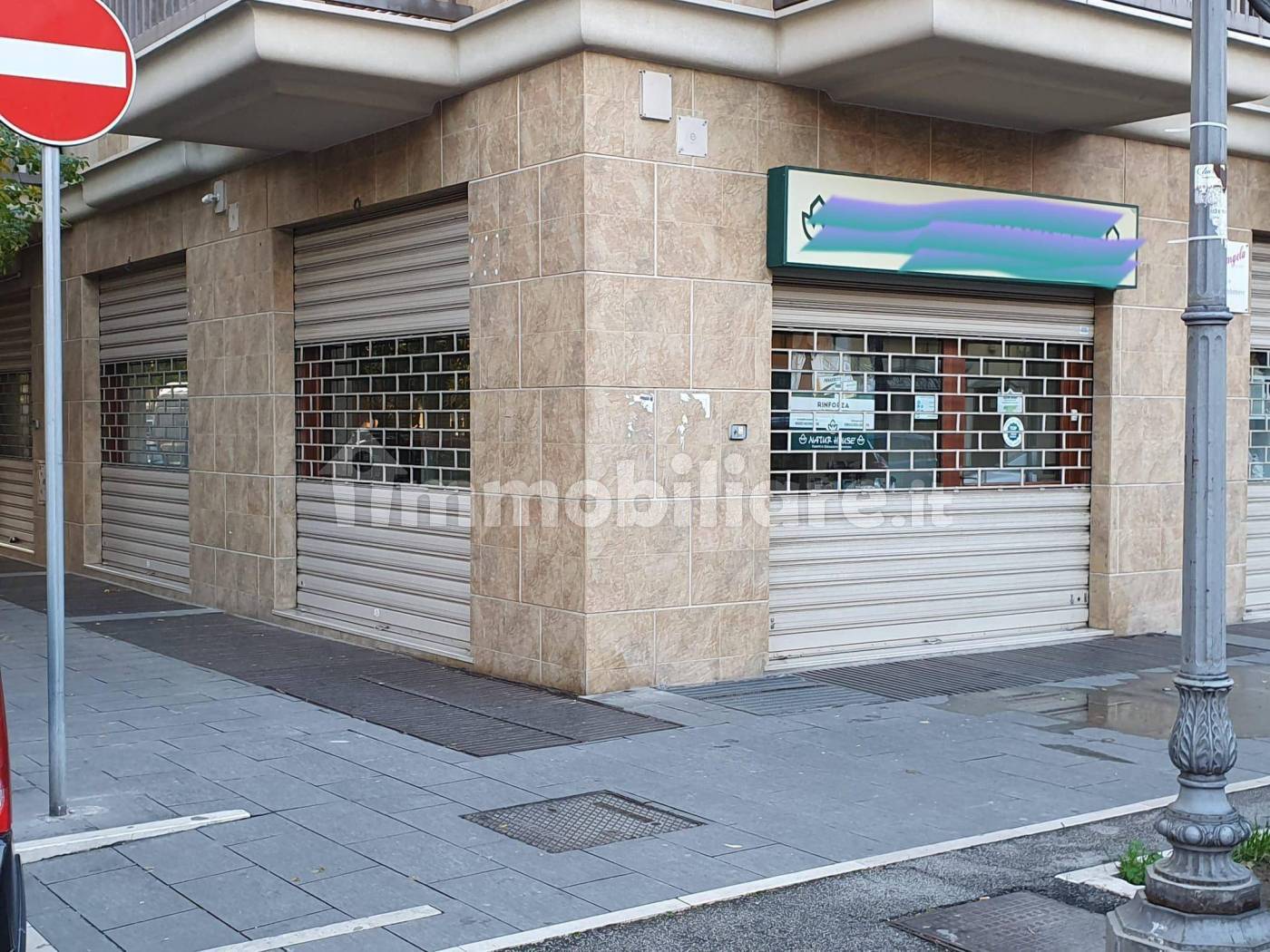 Locale commerciale in Vendita