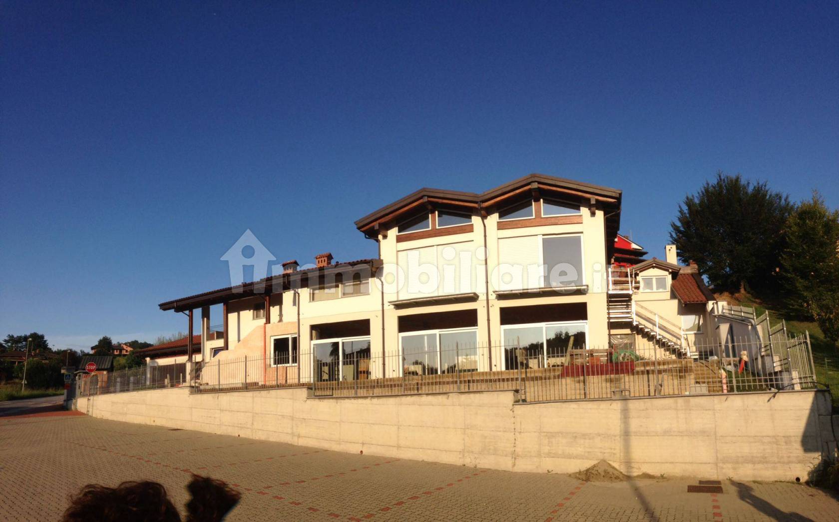 Locale commerciale in Vendita