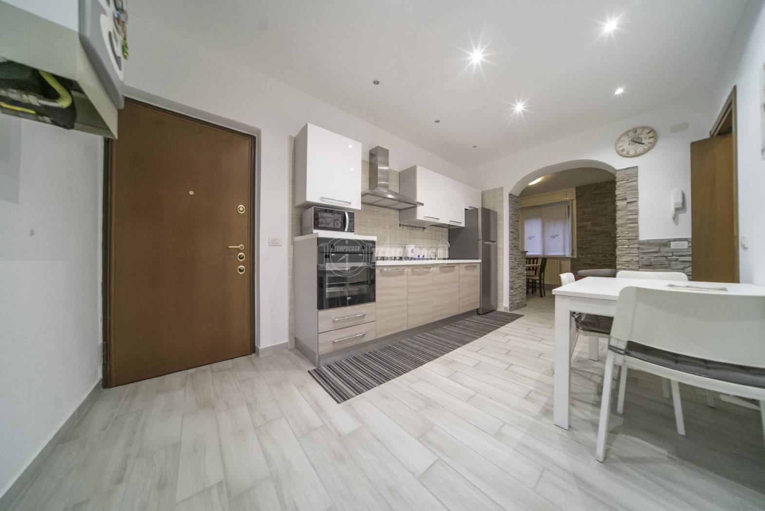 Trilocale via Amerigo Vespucci 11, Centro, Jerago con Orago