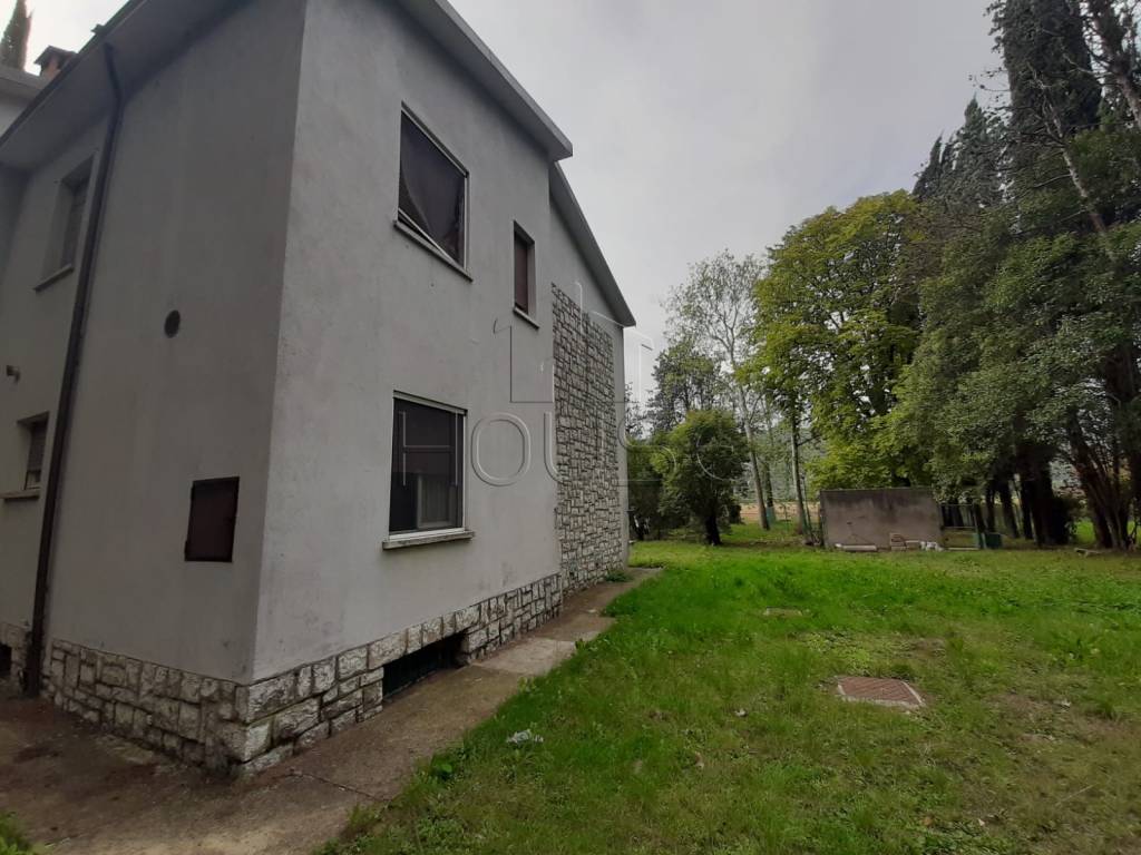 Vendita Appartamento in Strada Tiberina Nord. Perugia. Secondo piano ...