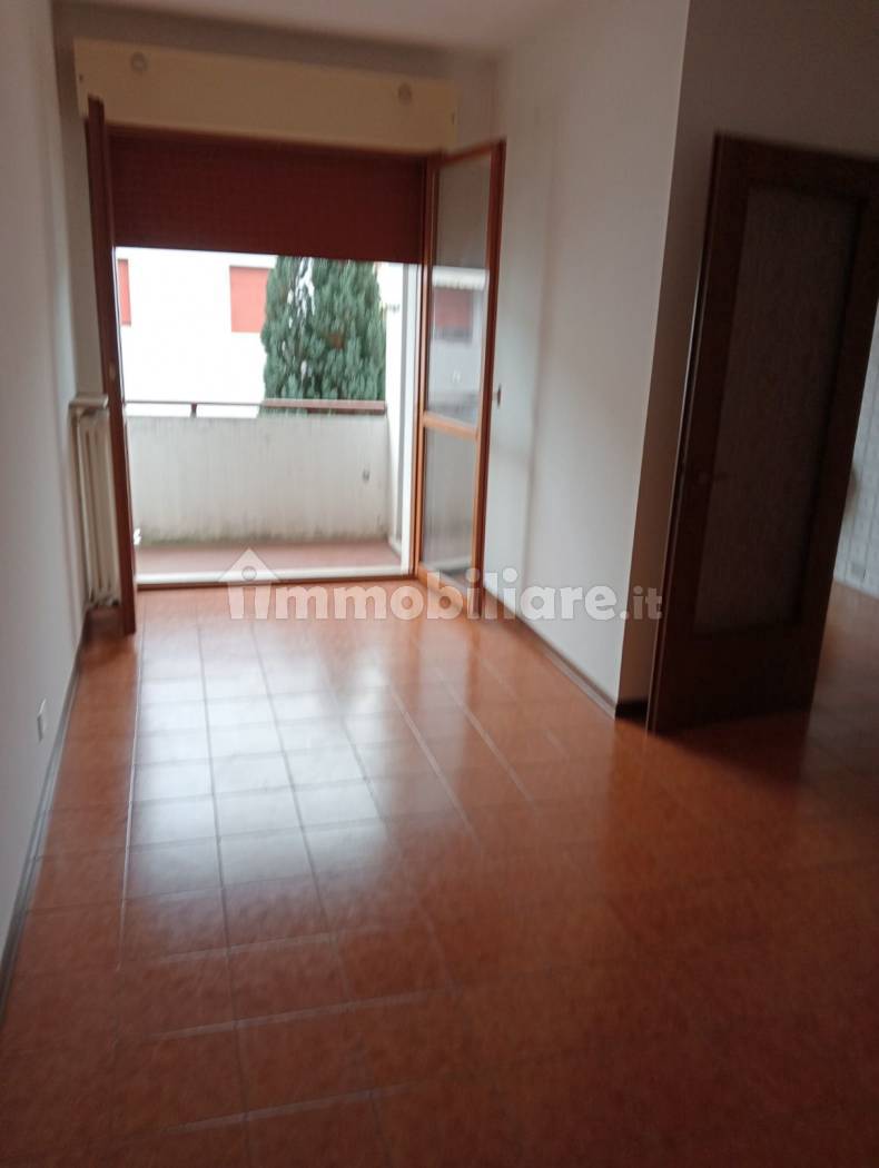 Appartamento via Achille Grandi, Centro, Polesella