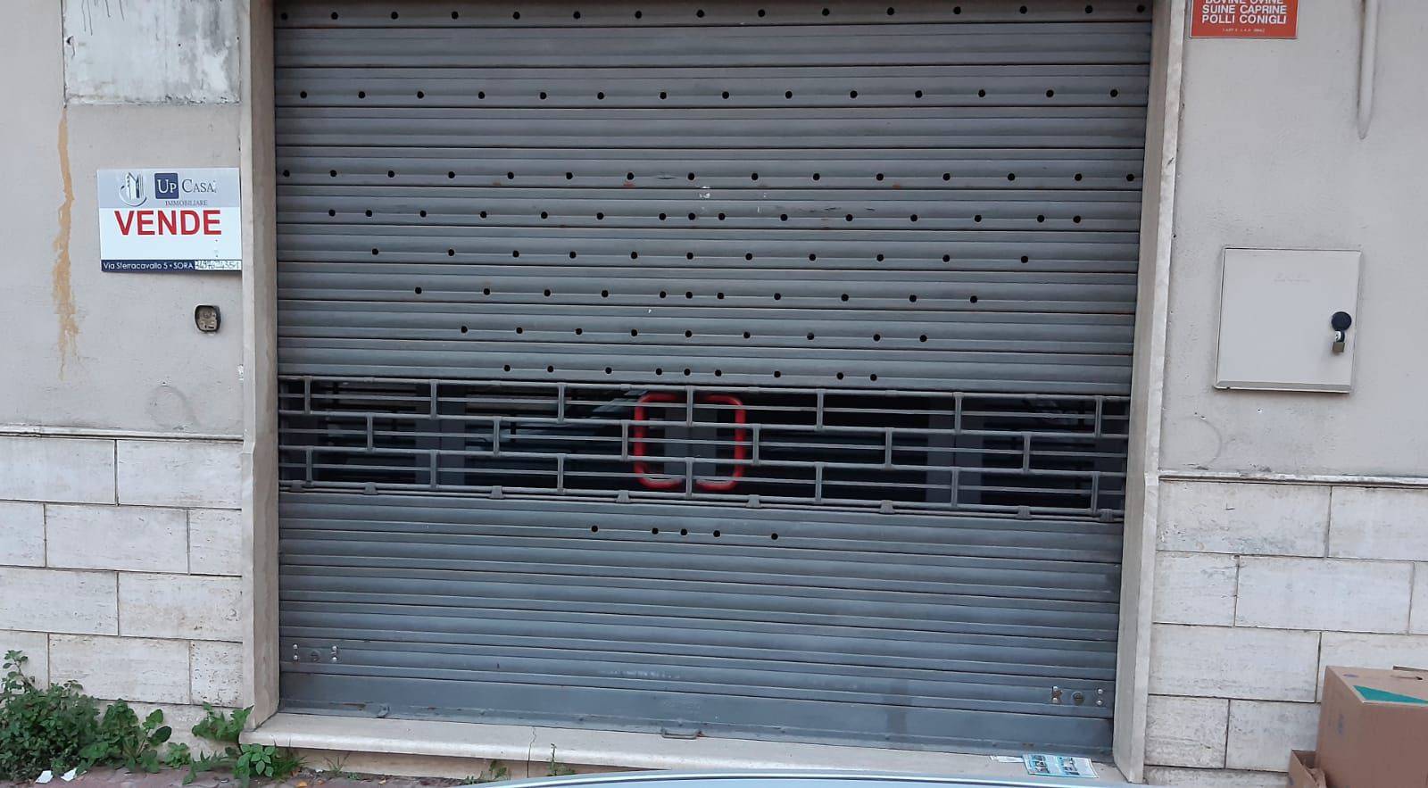 Locale commerciale in Vendita
