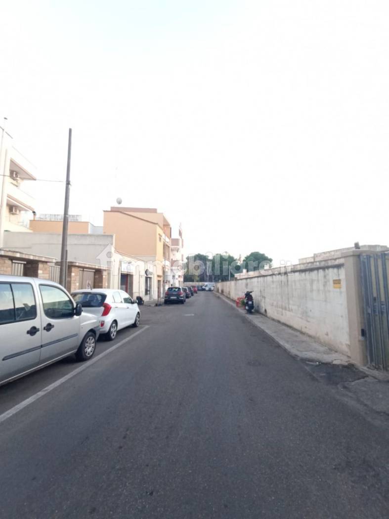 Locale commerciale in Vendita