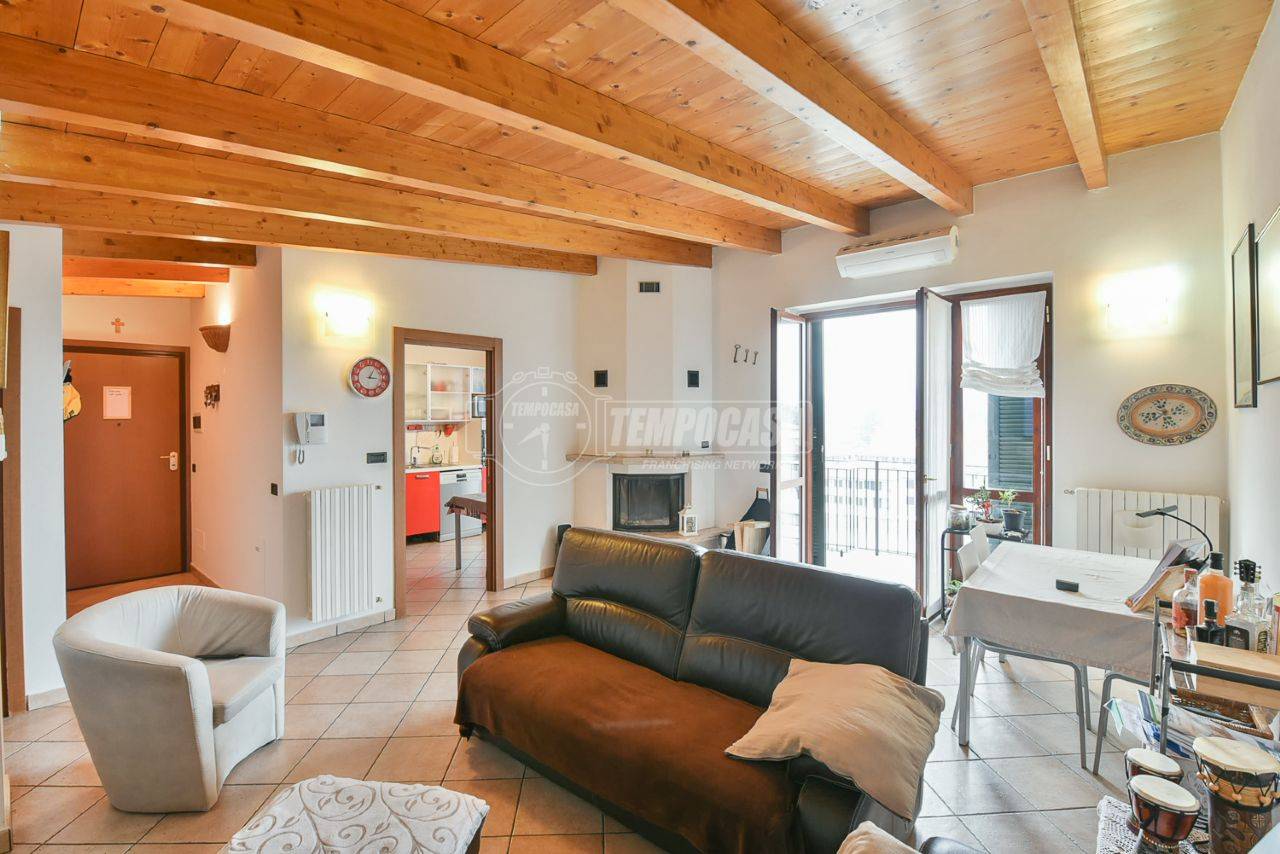 Trilocale via Montorfano 188, Lipomo