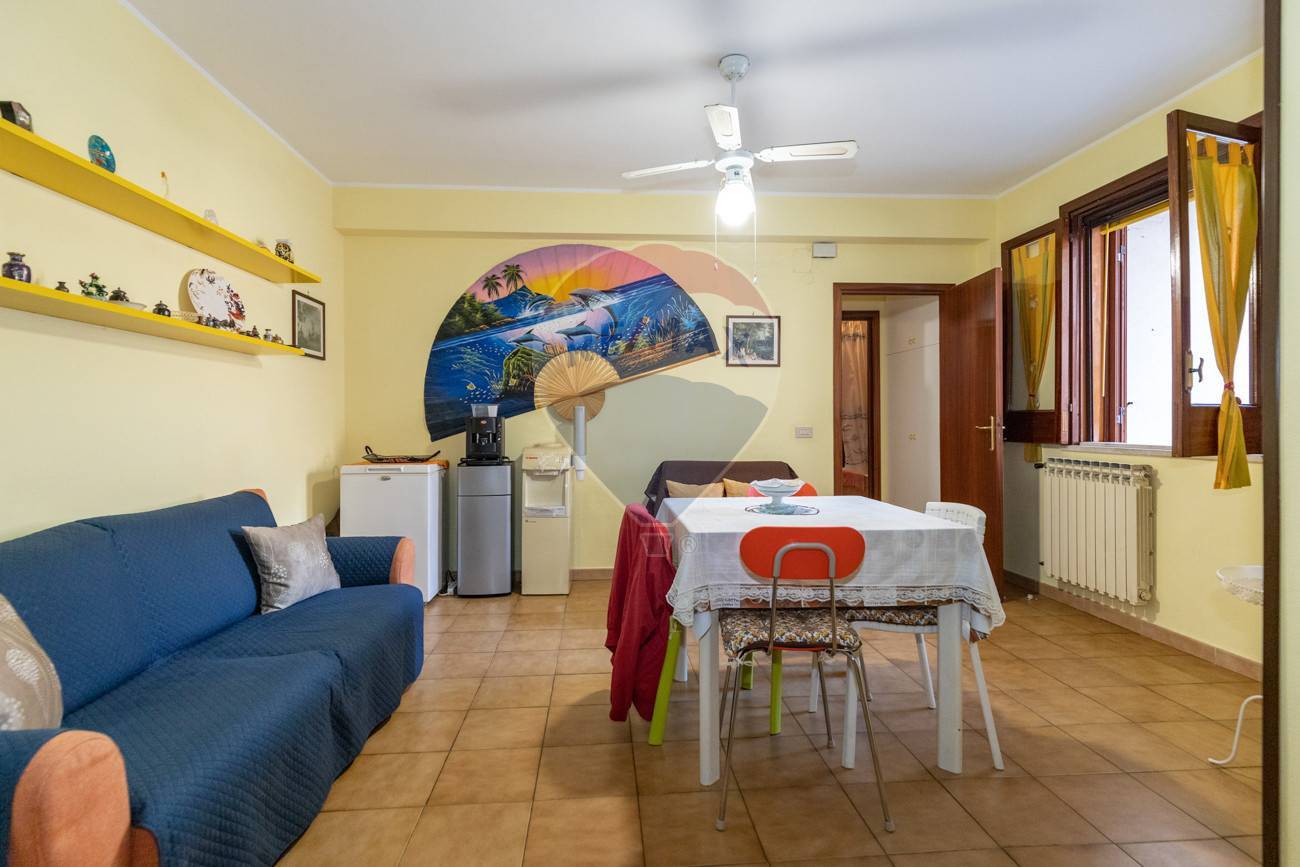 Trilocale via Umberto I 14, Centro, Roccalumera