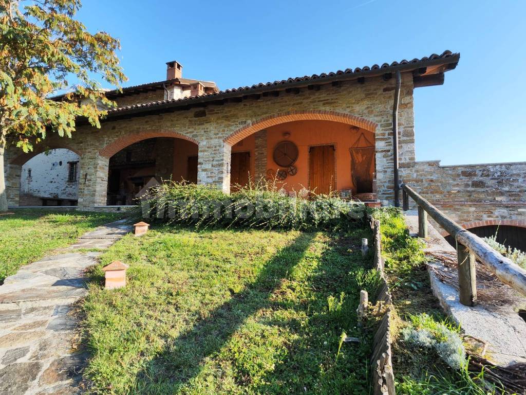 Vendita Sasso in roma Bettola. Ottimo stato, posto auto, 400 m², rif ...