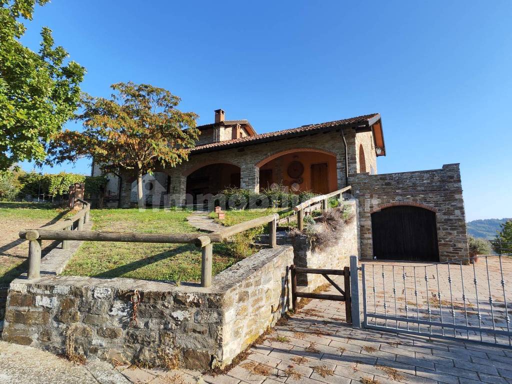 Vendita Sasso in roma Bettola. Ottimo stato, posto auto, 400 m², rif ...