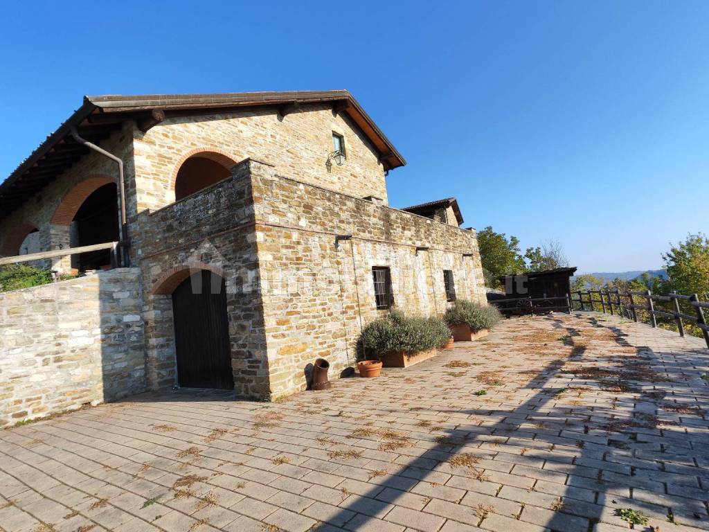 Vendita Sasso in roma Bettola. Ottimo stato, posto auto, 400 m², rif ...