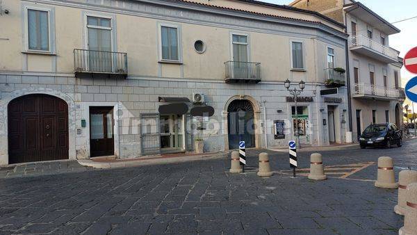 Locale commerciale in Vendita