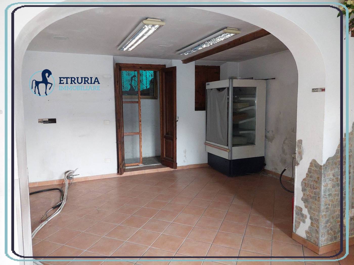 Locale commerciale in Vendita