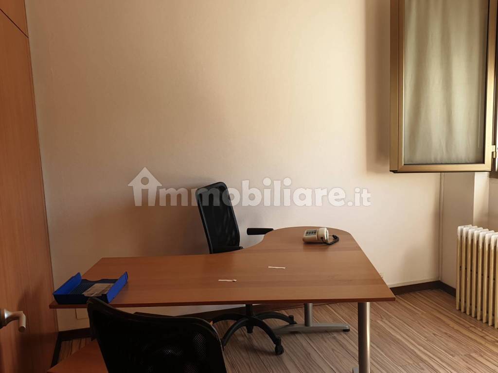 Ufficio - Studio via Cristoforo Colombo, Corsico, Rif. 98972320 - Immobiliare.it