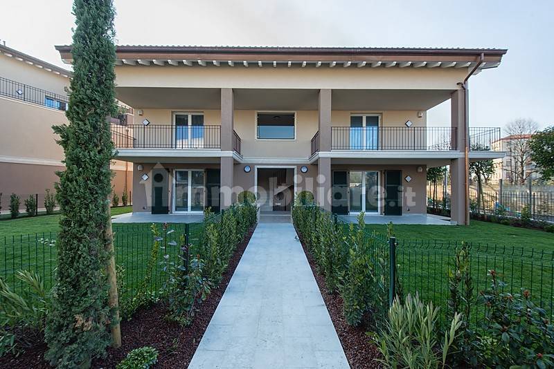 Vendita Appartamento Desenzano del Garda. Trilocale in via Don Zamboni ...
