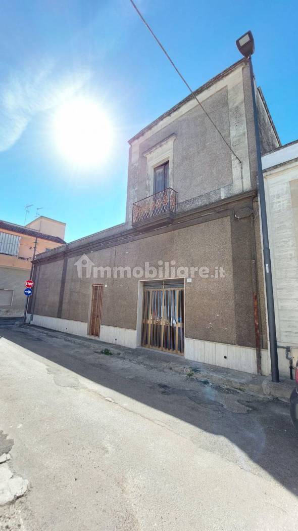 Appartamento via Giuseppe Garibaldi, Centro, Lizzanello