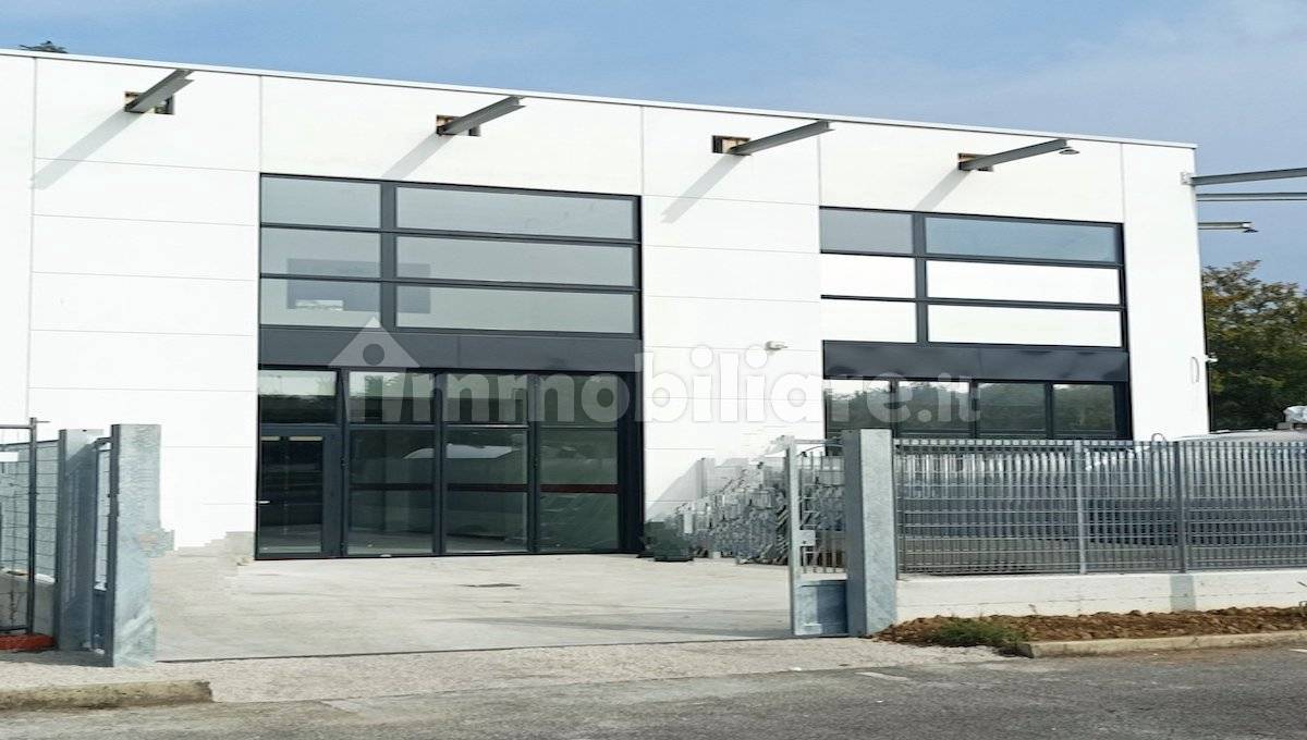 Locale commerciale con laboratorio in Vendita