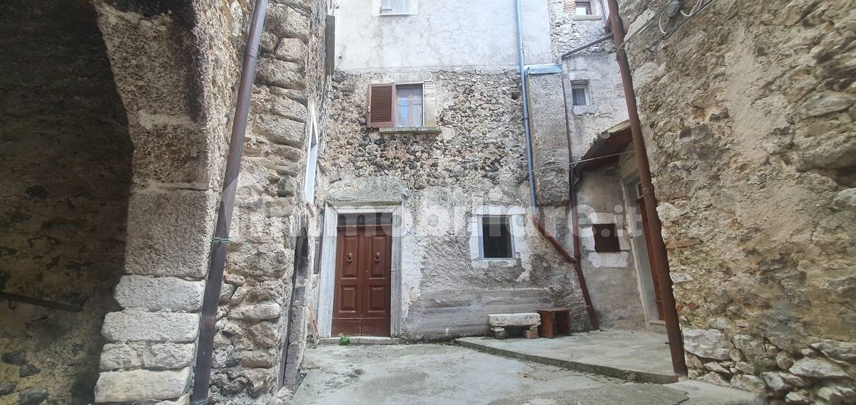 Trilocale via Clemente snc, Castel del Monte