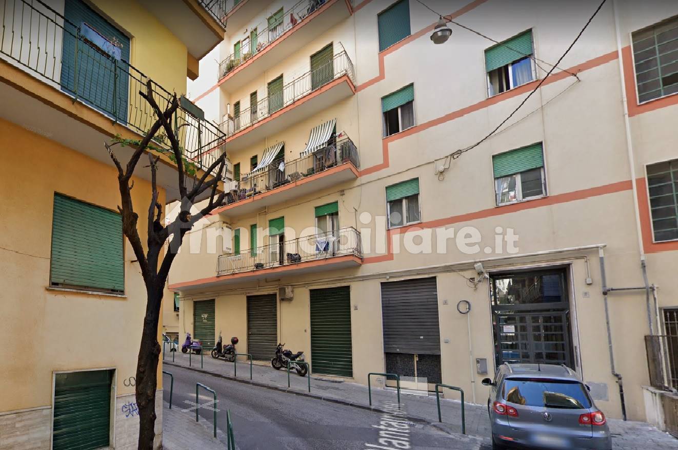 Locale commerciale in Vendita