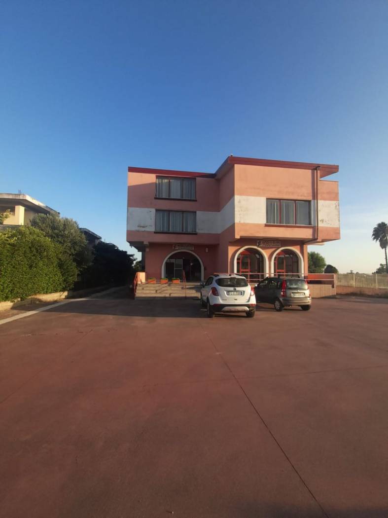 Locale commerciale in Vendita