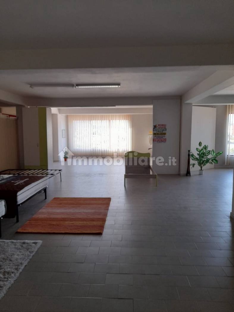 Locale commerciale in Vendita