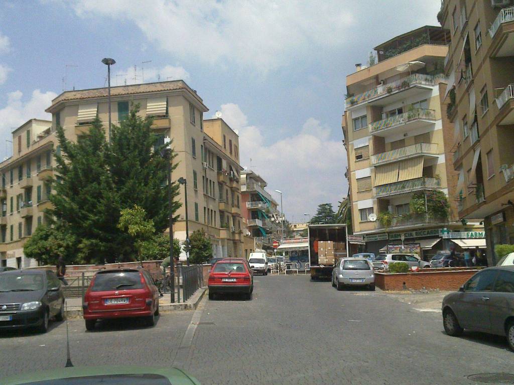 Locale commerciale piazza Pio IX 5, Roma, Rif. 81230513 - Immobiliare.it