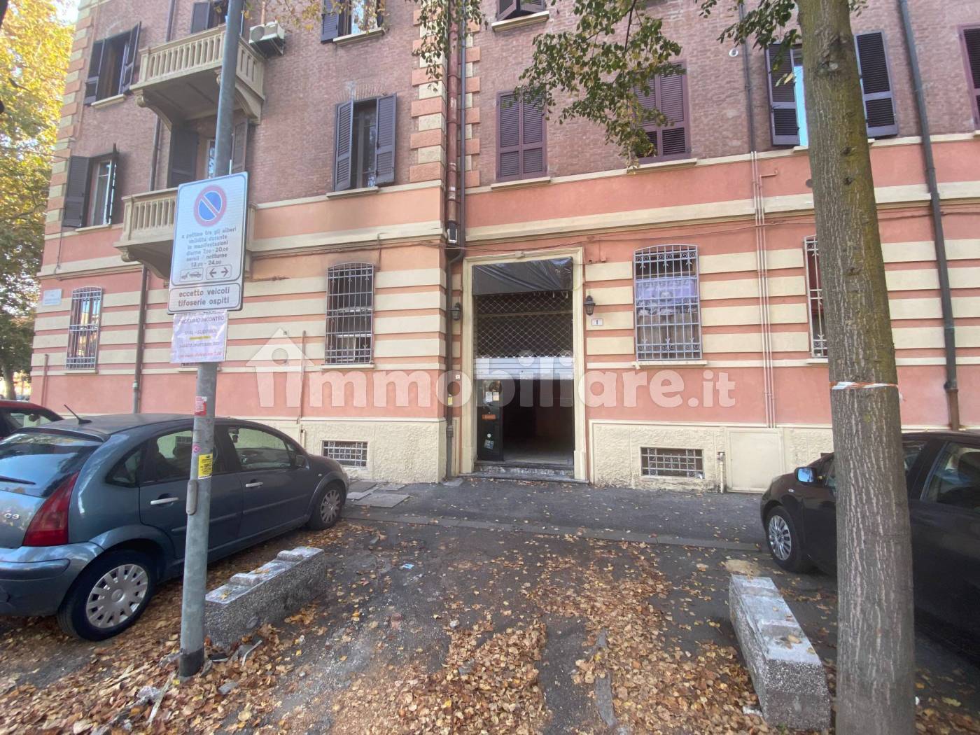 Locale commerciale in Vendita