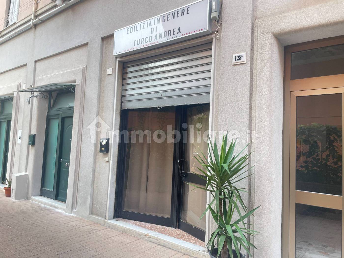 Locale commerciale in Vendita