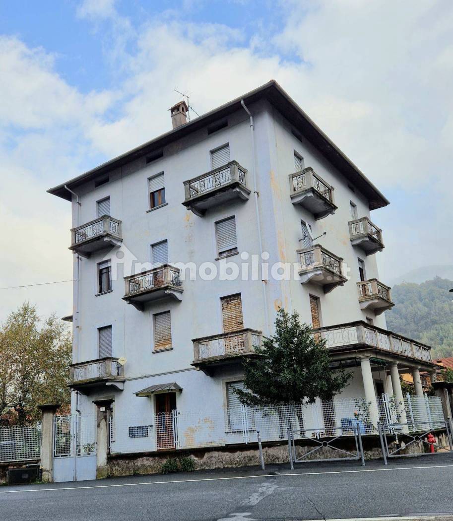 Quadrilocale viale Roma 4, Centro, Quarona