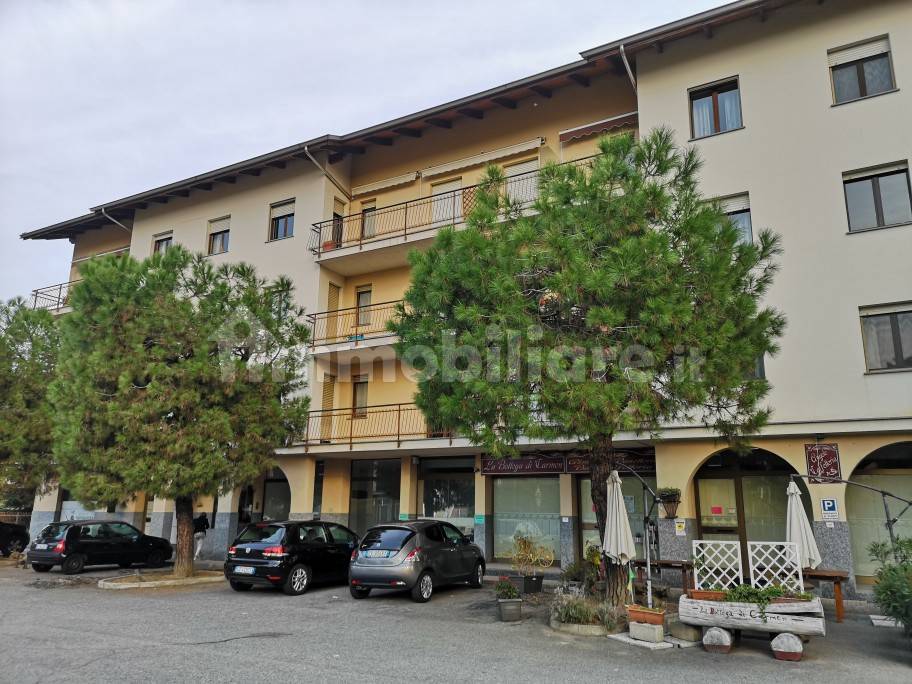 Locale commerciale in Vendita