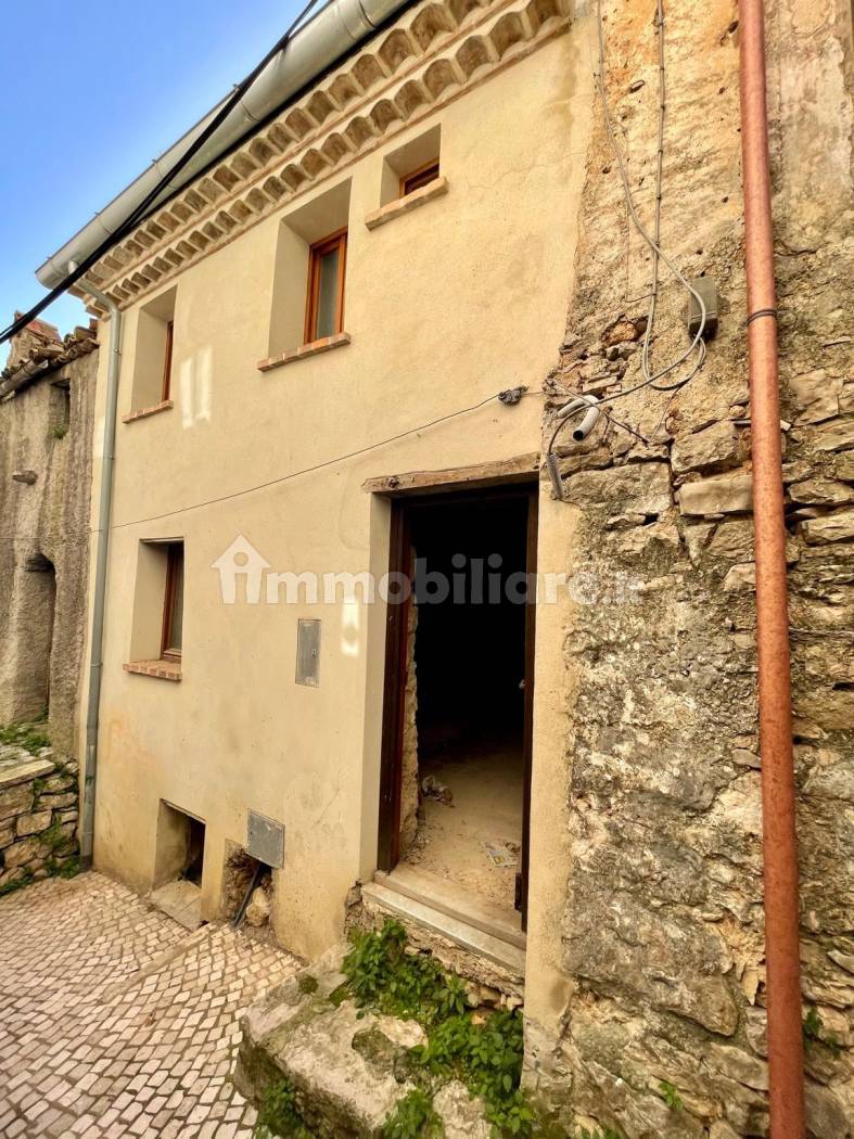 Trilocale via Santuario del Colle 10, Centro, Lenola
