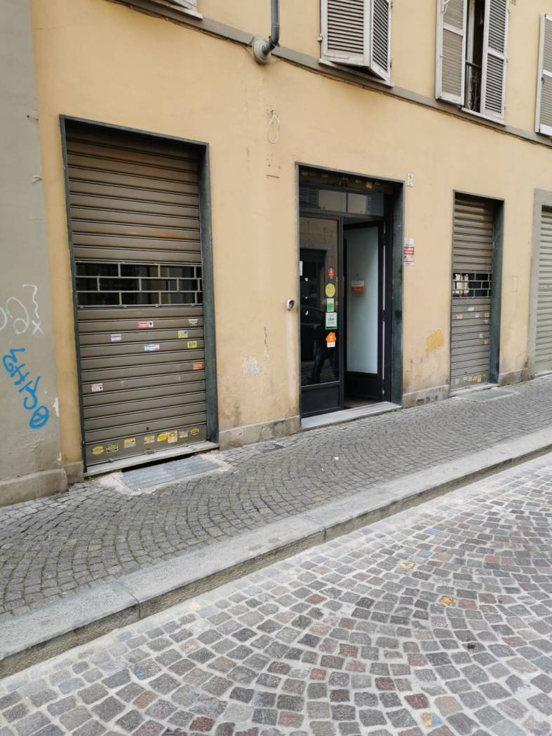 Locale commerciale in Vendita