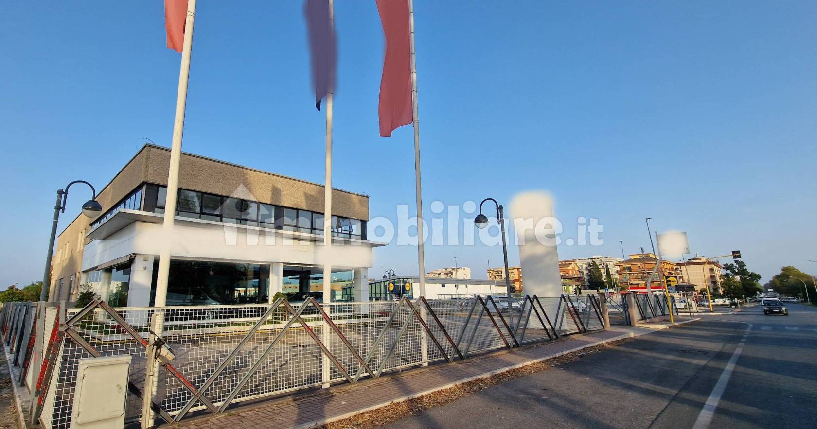 Locale commerciale in Vendita