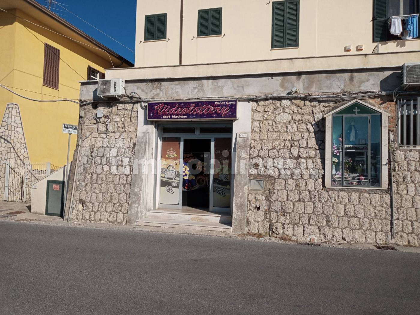 Locale commerciale in Vendita