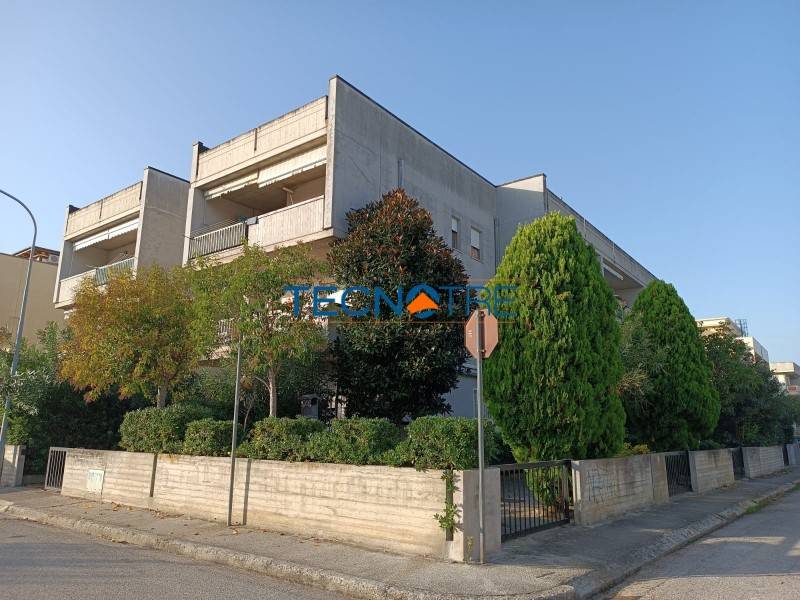 Trilocale via di Giesi 1, Villa Rosa, Martinsicuro