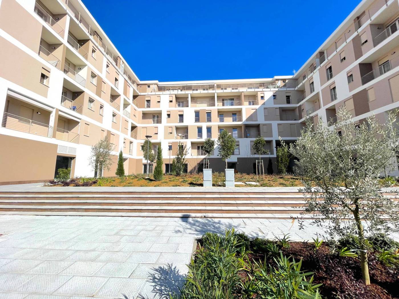 Locale commerciale in Vendita