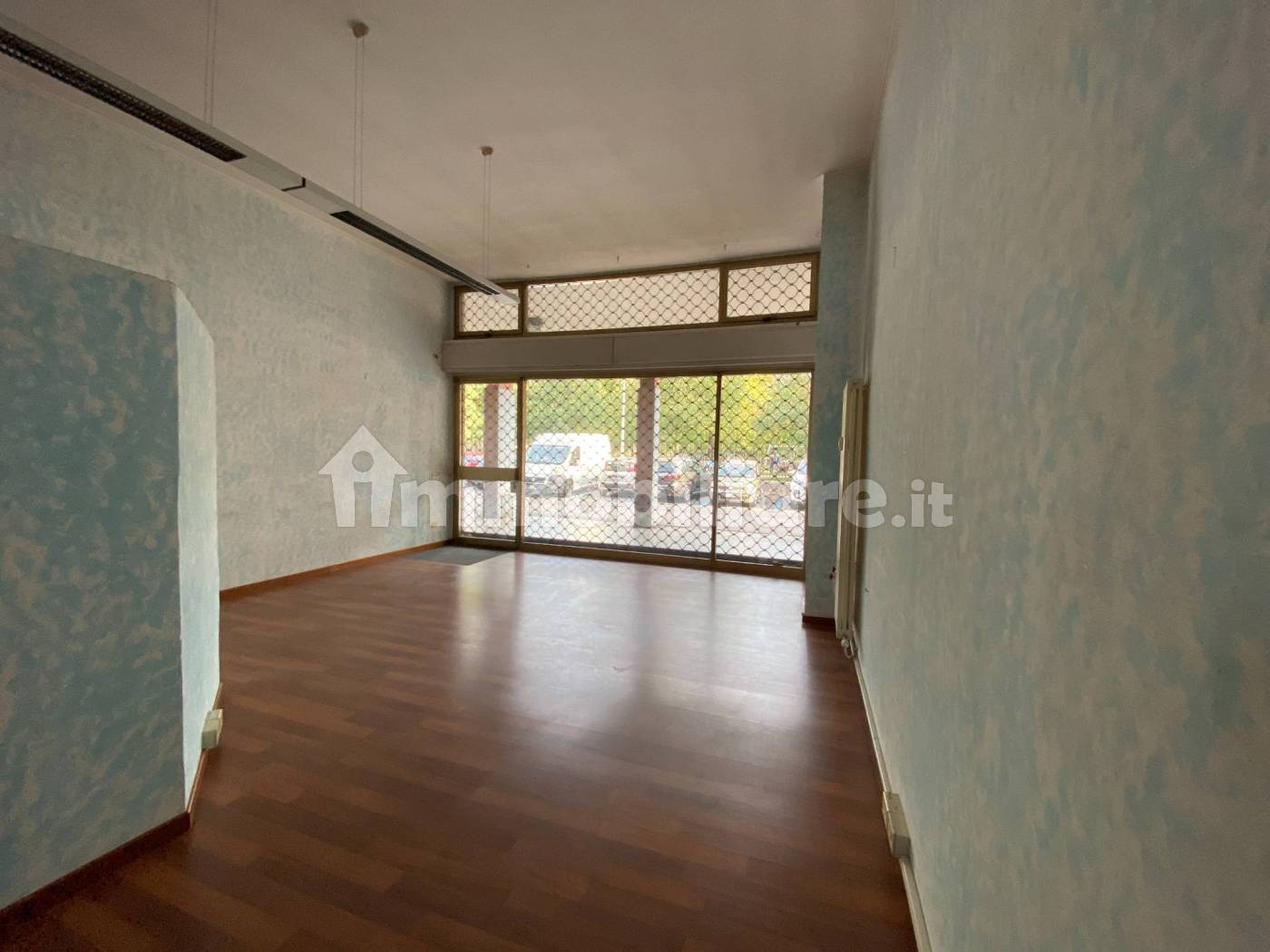 Locale commerciale in Vendita