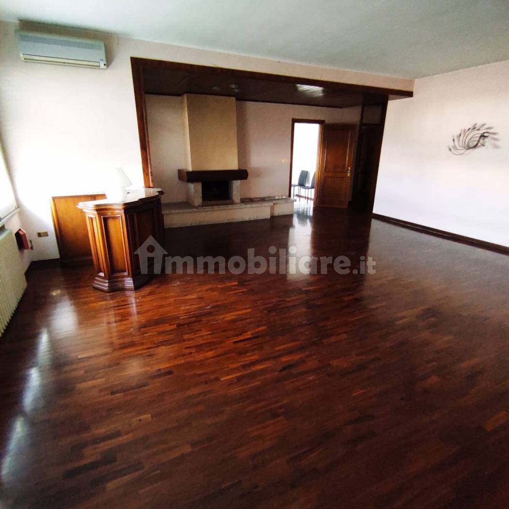 Appartamento ottimo stato, terzo piano, Suzzara